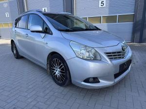 Pelēks Toyota Verso 2011 Kretinga, ar dzinēja tilpumu 2.00 L un nobraukumu 289 tūkst. km par 2995 €, foto  vietnē AUTOMOTO.COM.LV