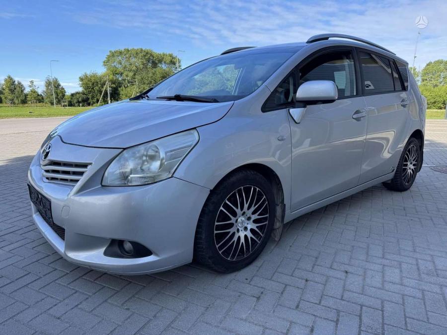 Pelēks Toyota Verso 2011 Kretinga, ar dzinēja tilpumu 2.00 L un nobraukumu 289 tūkst. km par 2995 €, foto 6 vietnē AUTOMOTO.COM.LV