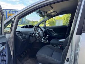 Pelēks Toyota Verso 2011 Kretinga, ar dzinēja tilpumu 2.00 L un nobraukumu 289 tūkst. km par 2995 €, foto 12 vietnē AUTOMOTO.COM.LV