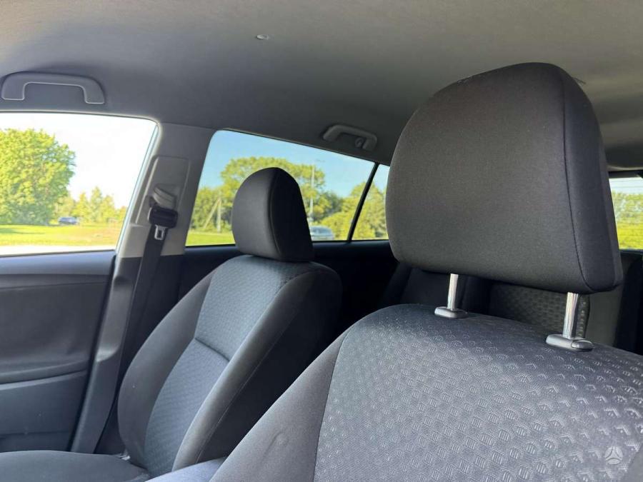Pelēks Toyota Verso 2011 Kretinga, ar dzinēja tilpumu 2.00 L un nobraukumu 289 tūkst. km par 2995 €, foto 14 vietnē AUTOMOTO.COM.LV