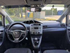 Pelēks Toyota Verso 2011 Kretinga, ar dzinēja tilpumu 2.00 L un nobraukumu 289 tūkst. km par 2995 €, foto 15 vietnē AUTOMOTO.COM.LV