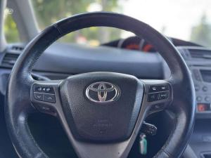 Pelēks Toyota Verso 2011 Kretinga, ar dzinēja tilpumu 2.00 L un nobraukumu 289 tūkst. km par 2995 €, foto 16 vietnē AUTOMOTO.COM.LV