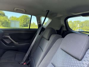 Pelēks Toyota Verso 2011 Kretinga, ar dzinēja tilpumu 2.00 L un nobraukumu 289 tūkst. km par 2995 €, foto 21 vietnē AUTOMOTO.COM.LV