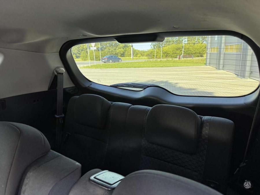 Pelēks Toyota Verso 2011 Kretinga, ar dzinēja tilpumu 2.00 L un nobraukumu 289 tūkst. km par 2995 €, foto 22 vietnē AUTOMOTO.COM.LV