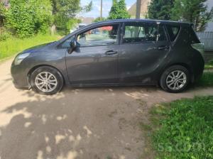 Pelēks Toyota Verso 2011 Daugavpils, ar dzinēja tilpumu 2.00 L un nobraukumu 200 tūkst. km par 5000 €, foto  vietnē AUTOMOTO.COM.LV