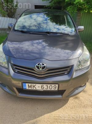 Pelēks Toyota Verso 2011 Daugavpils, ar dzinēja tilpumu 2.00 L un nobraukumu 200 tūkst. km par 5000 €, foto 4 vietnē AUTOMOTO.COM.LV