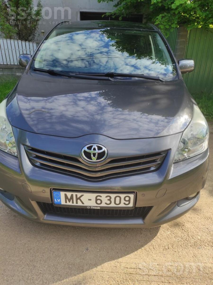 Pelēks Toyota Verso 2011 Daugavpils, ar dzinēja tilpumu 2.00 L un nobraukumu 200 tūkst. km par 5000 €, foto 4 vietnē AUTOMOTO.COM.LV