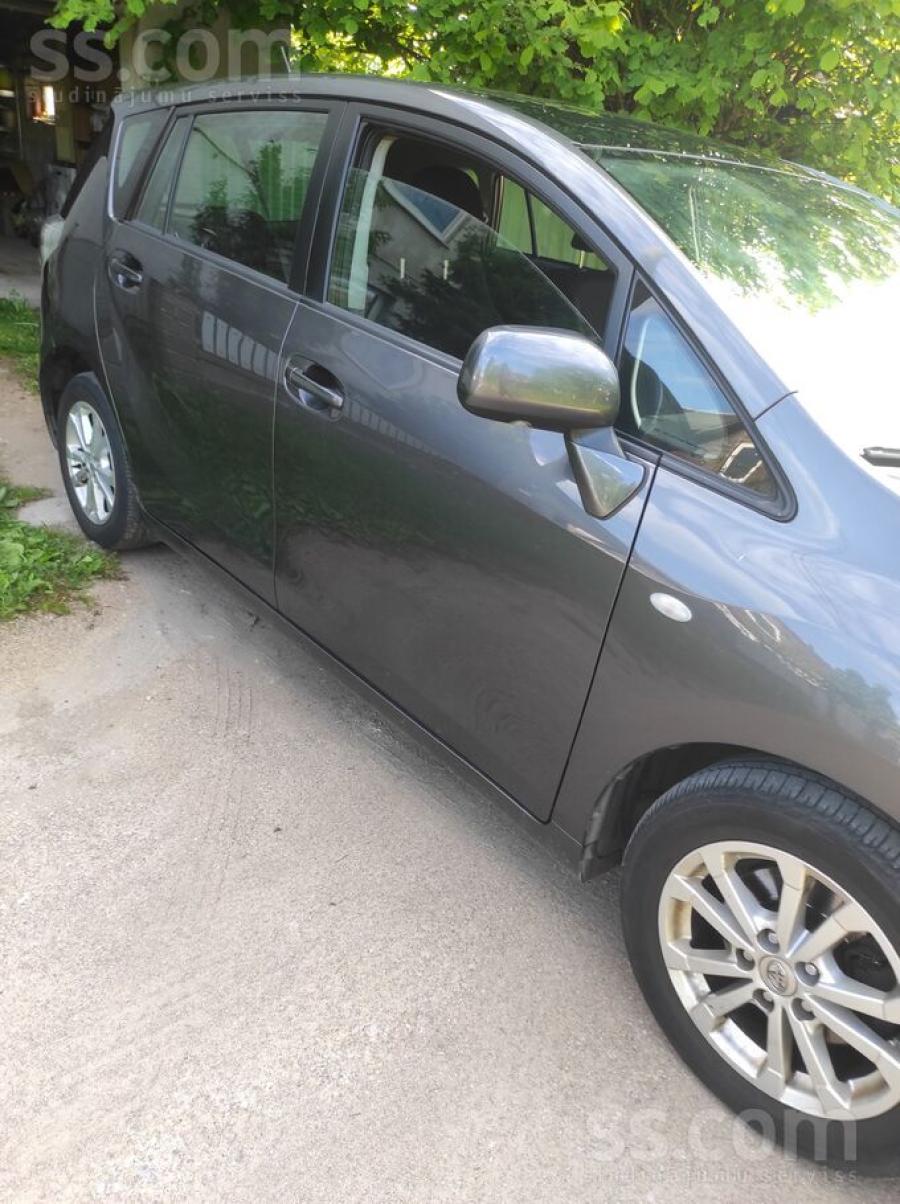 Pelēks Toyota Verso 2011 Daugavpils, ar dzinēja tilpumu 2.00 L un nobraukumu 200 tūkst. km par 5000 €, foto 5 vietnē AUTOMOTO.COM.LV