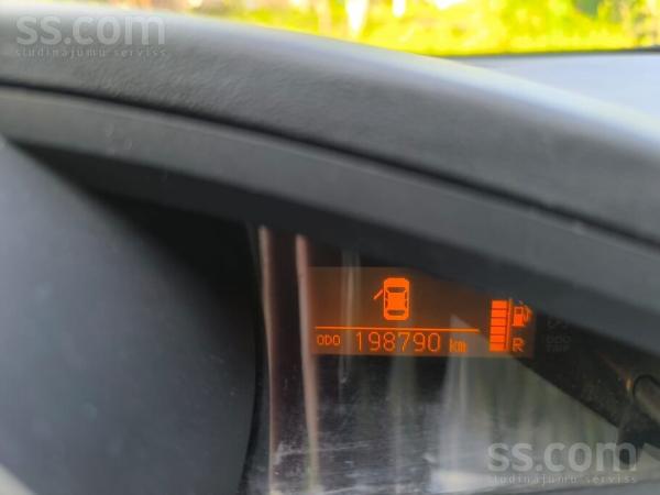 Grey Toyota Verso 2011 in Daugavpils, with an engine capacity of 2.00 L and mileage of 200 thousand km for 5000 €, photo 6 on AUTOMOTO.COM.LV
