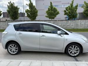 Grey Toyota Verso 2011 in Vilnius, with an engine capacity of 2.23 L and mileage of 275 thousand km for 4000 €, photo 5 on AUTOMOTO.COM.LV