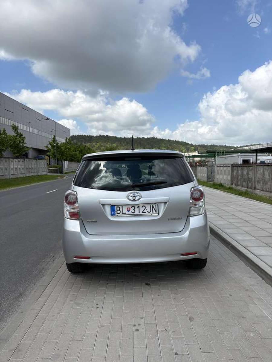 Grey Toyota Verso 2011 in Vilnius, with an engine capacity of 2.23 L and mileage of 275 thousand km for 4000 €, photo 6 on AUTOMOTO.COM.LV