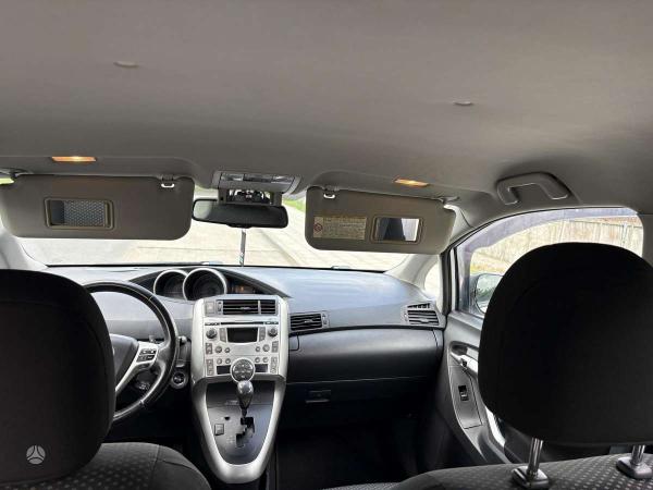 Pelēks Toyota Verso 2011 Viļņa, ar dzinēja tilpumu 2.23 L un nobraukumu 275 tūkst. km par 4000 €, foto 6 vietnē AUTOMOTO.COM.LV