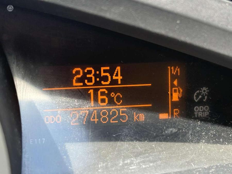 Grey Toyota Verso 2011 in Vilnius, with an engine capacity of 2.23 L and mileage of 275 thousand km for 4000 €, photo 10 on AUTOMOTO.COM.LV