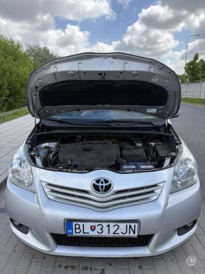Grey Toyota Verso 2011 in Vilnius, with an engine capacity of 2.23 L and mileage of 275 thousand km for 4000 €, photo 11 on AUTOMOTO.COM.LV