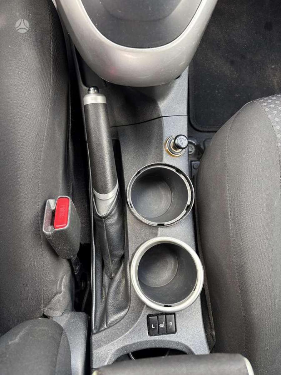 Grey Toyota Verso 2011 in Vilnius, with an engine capacity of 2.23 L and mileage of 275 thousand km for 4000 €, photo 13 on AUTOMOTO.COM.LV