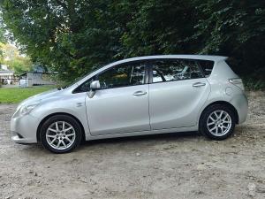 Pelēks Toyota Verso 2011 Viļņa, ar dzinēja tilpumu 2.23 L un nobraukumu 281 tūkst. km par 3400 €, foto 4 vietnē AUTOMOTO.COM.LV