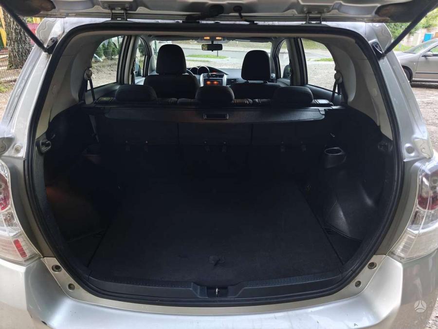 Pelēks Toyota Verso 2011 Viļņa, ar dzinēja tilpumu 2.23 L un nobraukumu 281 tūkst. km par 3400 €, foto 9 vietnē AUTOMOTO.COM.LV