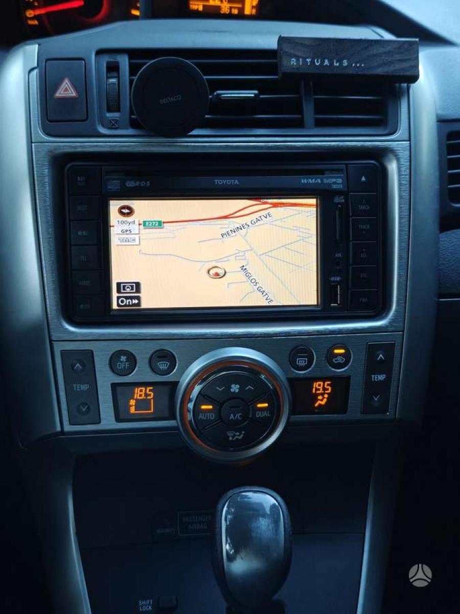 Pelēks Toyota Verso 2011 Viļņa, ar dzinēja tilpumu 2.23 L un nobraukumu 281 tūkst. km par 3400 €, foto 14 vietnē AUTOMOTO.COM.LV