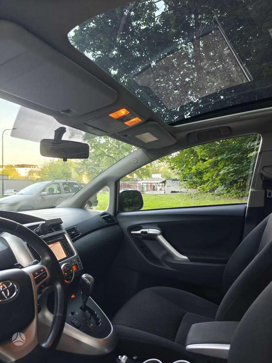 Pelēks Toyota Verso 2011 Viļņa, ar dzinēja tilpumu 2.23 L un nobraukumu 281 tūkst. km par 3400 €, foto 17 vietnē AUTOMOTO.COM.LV