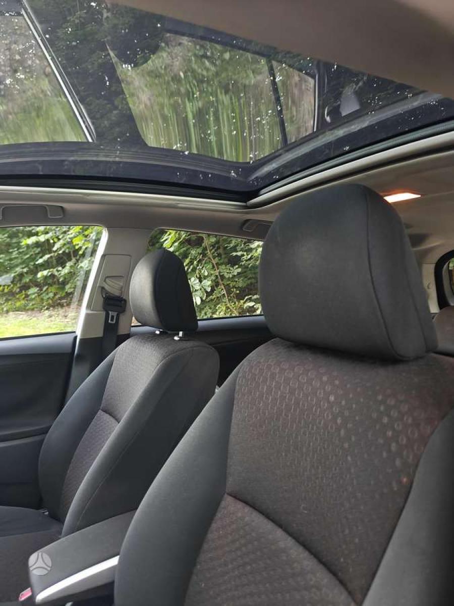 Pelēks Toyota Verso 2011 Viļņa, ar dzinēja tilpumu 2.23 L un nobraukumu 281 tūkst. km par 3400 €, foto 18 vietnē AUTOMOTO.COM.LV