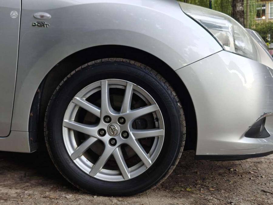 Pelēks Toyota Verso 2011 Viļņa, ar dzinēja tilpumu 2.23 L un nobraukumu 281 tūkst. km par 3400 €, foto 24 vietnē AUTOMOTO.COM.LV