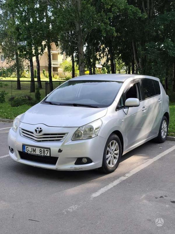 Pelēks Toyota Verso 2011 Plungė, ar dzinēja tilpumu 2.00 L un nobraukumu 190 tūkst. km par 3000 €, foto 1 vietnē AUTOMOTO.COM.LV