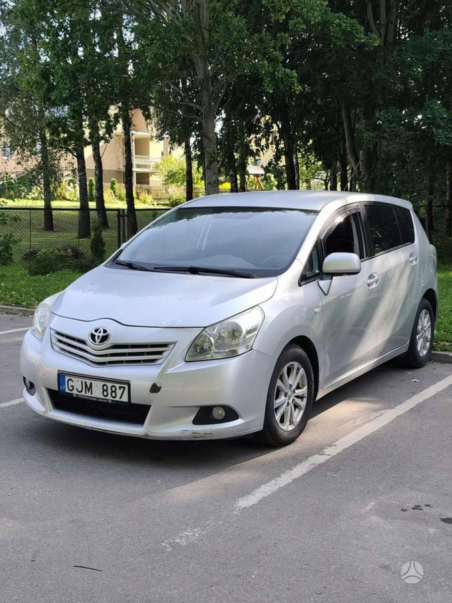 Pelēks Toyota Verso 2011 Plungė, ar dzinēja tilpumu 2.00 L un nobraukumu 190 tūkst. km par 3000 €, foto 1 vietnē AUTOMOTO.COM.LV