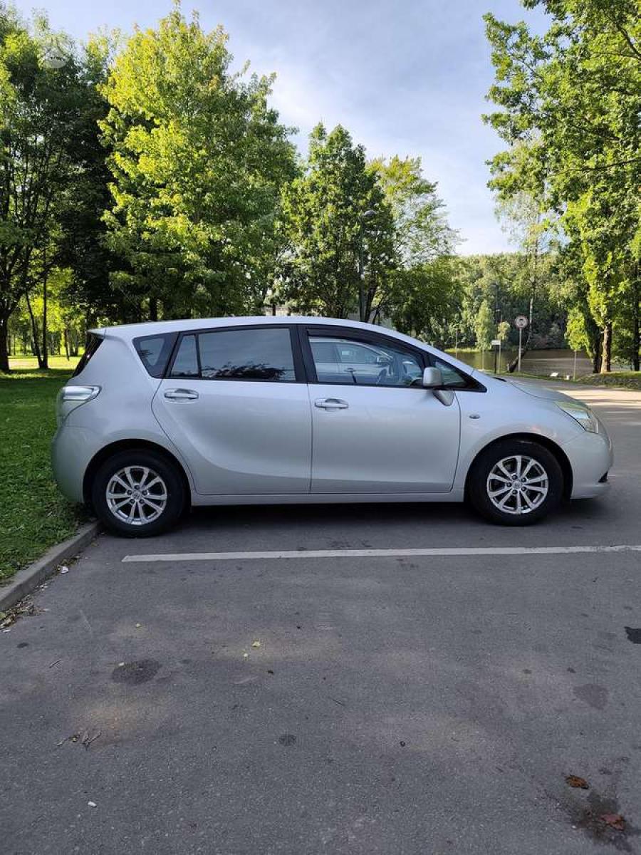 Pelēks Toyota Verso 2011 Plungė, ar dzinēja tilpumu 2.00 L un nobraukumu 190 tūkst. km par 3000 €, foto 4 vietnē AUTOMOTO.COM.LV