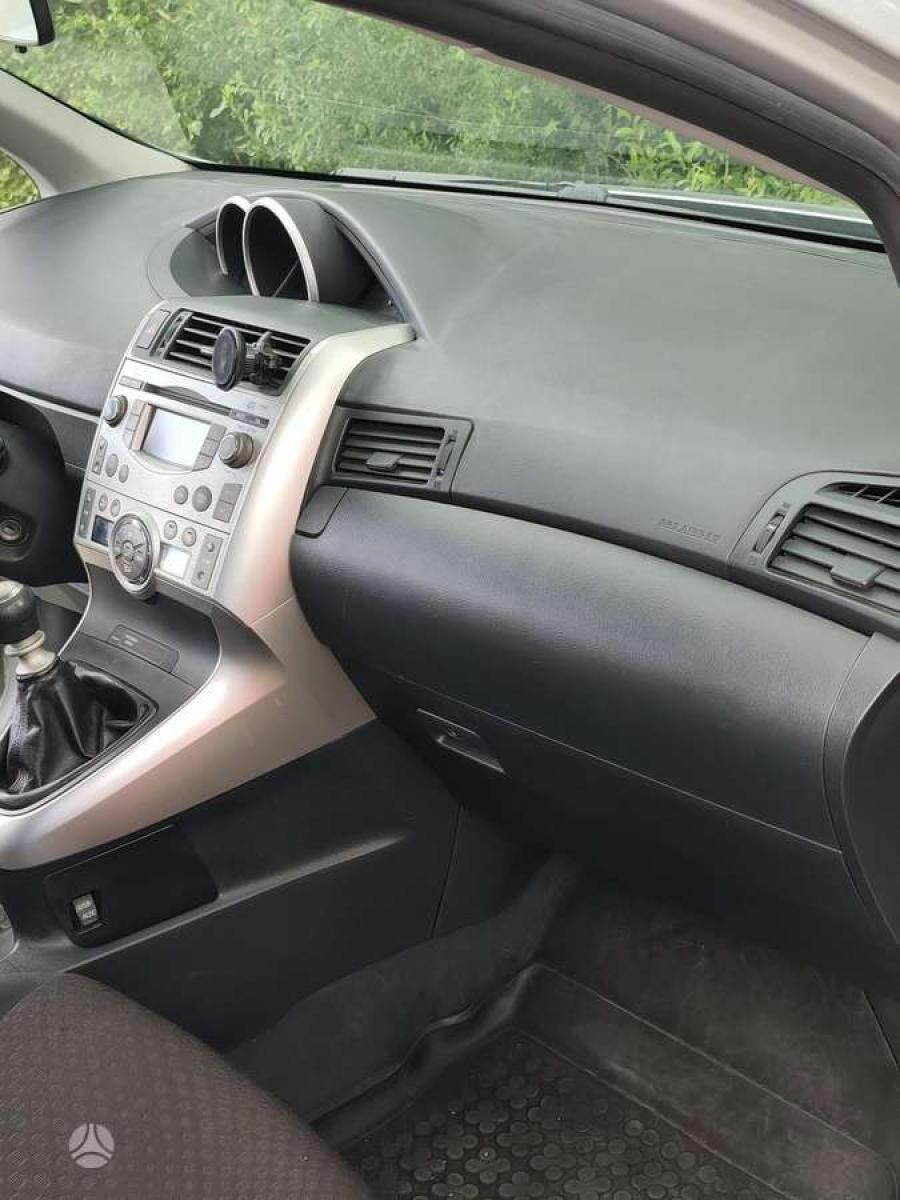 Pelēks Toyota Verso 2011 Plungė, ar dzinēja tilpumu 2.00 L un nobraukumu 190 tūkst. km par 3000 €, foto 10 vietnē AUTOMOTO.COM.LV