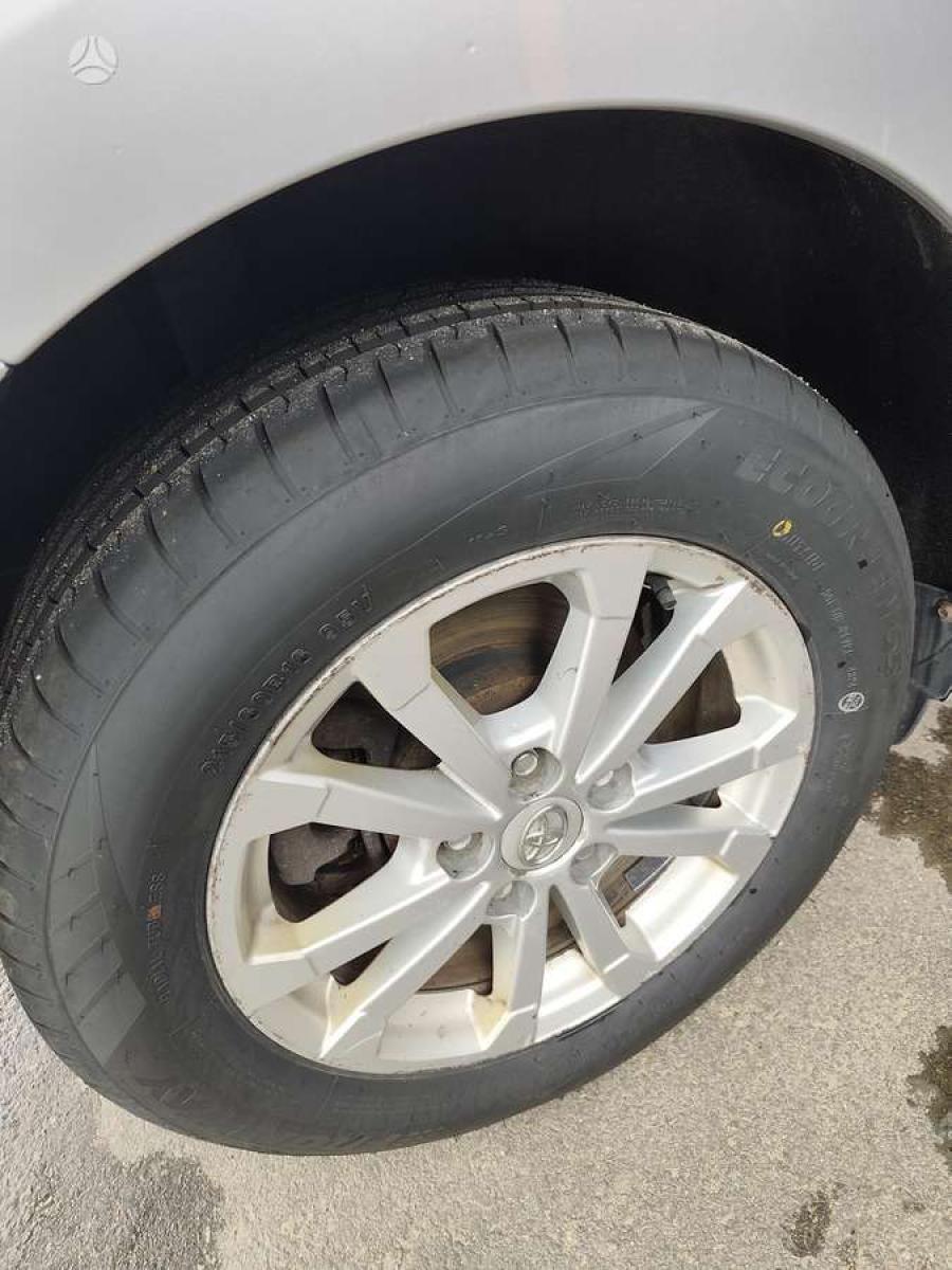 Pelēks Toyota Verso 2011 Plungė, ar dzinēja tilpumu 2.00 L un nobraukumu 190 tūkst. km par 3000 €, foto 11 vietnē AUTOMOTO.COM.LV