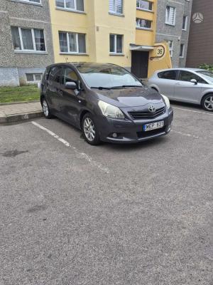 Pelēks Toyota Verso 2011 Panevēža, ar dzinēja tilpumu 2.00 L un nobraukumu 29 tūkst. km par 3800 €, foto 3 vietnē AUTOMOTO.COM.LV