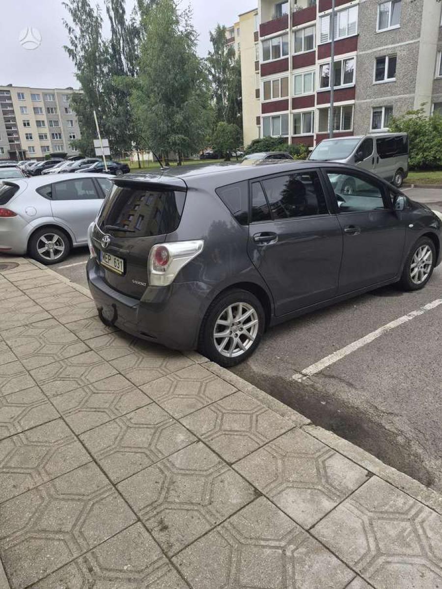 Pelēks Toyota Verso 2011 Panevēža, ar dzinēja tilpumu 2.00 L un nobraukumu 29 tūkst. km par 3800 €, foto 6 vietnē AUTOMOTO.COM.LV