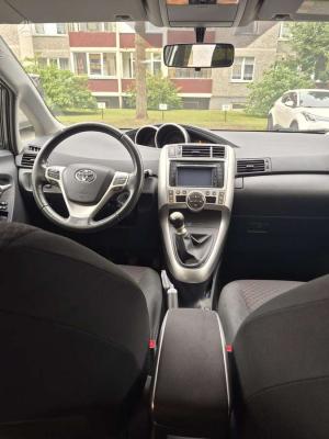 Pelēks Toyota Verso 2011 Panevēža, ar dzinēja tilpumu 2.00 L un nobraukumu 29 tūkst. km par 3800 €, foto 9 vietnē AUTOMOTO.COM.LV