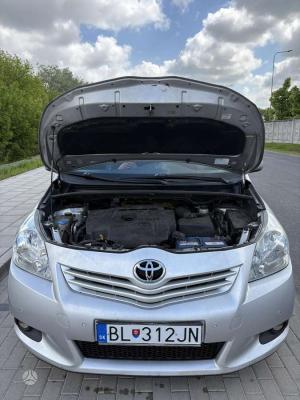 Grey Toyota Verso 2011 in Vilnius, with an engine capacity of 2.23 L and mileage of 275 thousand km for 4600 €, photo 11 on AUTOMOTO.COM.LV