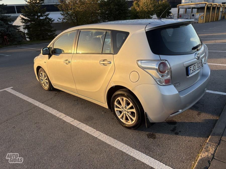 Grey Toyota Verso 2011 in Panevezys, with an engine capacity of 2.00 L and mileage of 170 thousand km for 4950 €, photo 1 on AUTOMOTO.COM.LV
