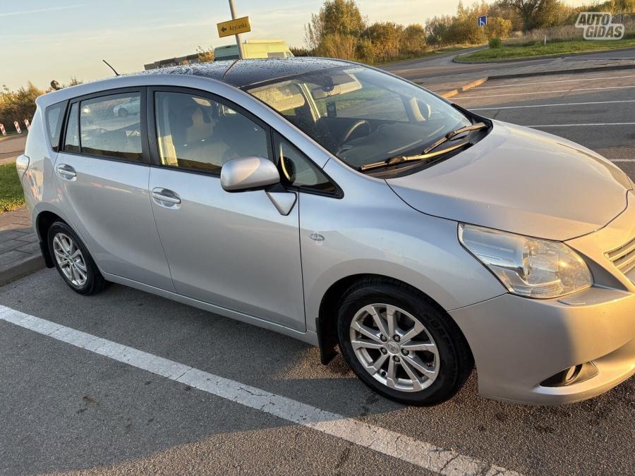 Grey Toyota Verso 2011 in Panevezys, with an engine capacity of 2.00 L and mileage of 170 thousand km for 4950 €, photo 5 on AUTOMOTO.COM.LV