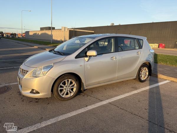 Pelēks Toyota Verso 2011 Panevēža, ar dzinēja tilpumu 2.00 L un nobraukumu 170 tūkst. km par 4950 €, foto 6 vietnē AUTOMOTO.COM.LV