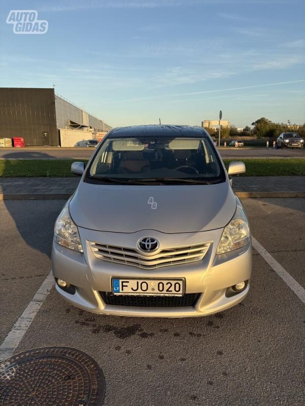 Pelēks Toyota Verso 2011 Panevēža, ar dzinēja tilpumu 2.00 L un nobraukumu 170 tūkst. km par 4950 €, foto 7 vietnē AUTOMOTO.COM.LV