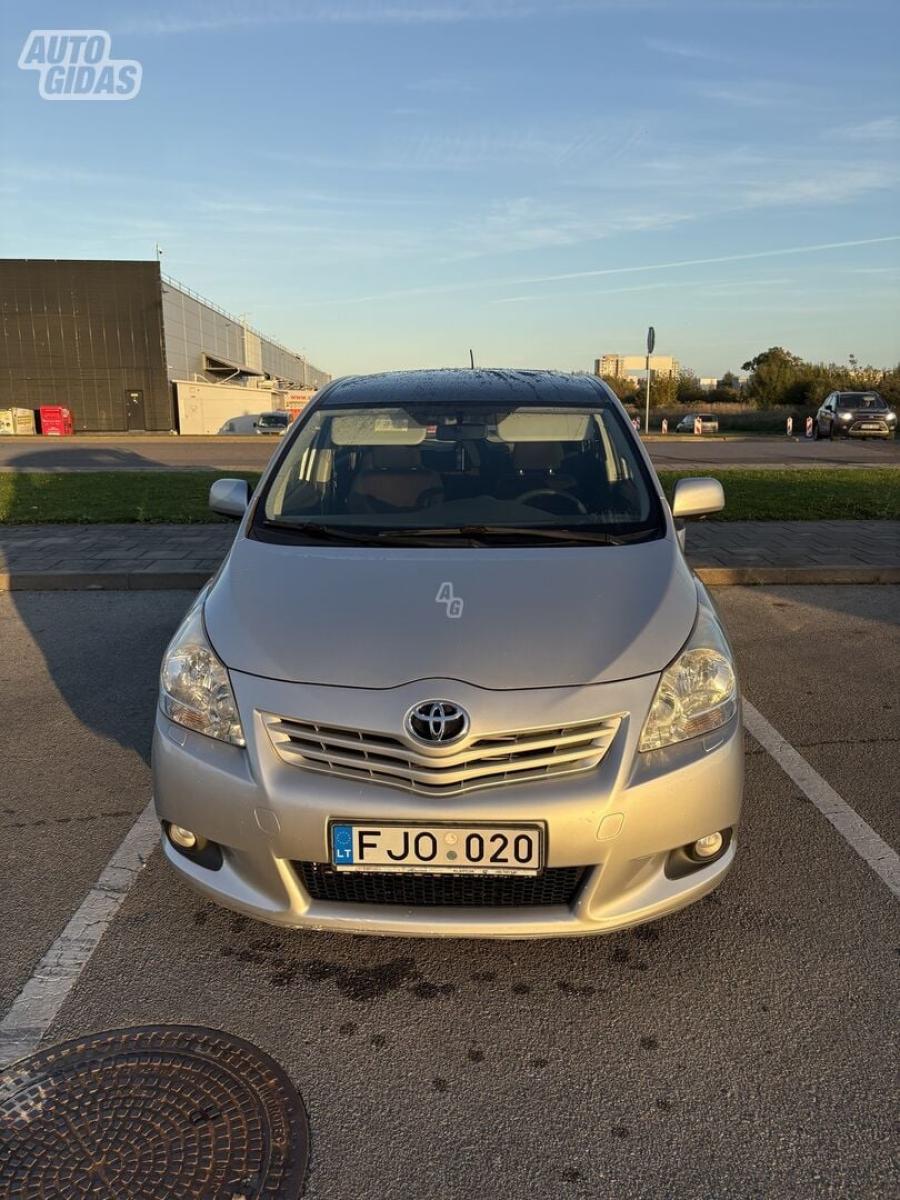 Grey Toyota Verso 2011 in Panevezys, with an engine capacity of 2.00 L and mileage of 170 thousand km for 4950 €, photo 7 on AUTOMOTO.COM.LV