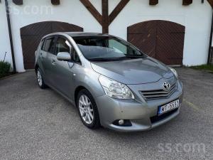 Pelēks Toyota Verso 2012 Jelgava, ar dzinēja tilpumu 2.00 L un nobraukumu 250 tūkst. km par 5450 €, foto 3 vietnē AUTOMOTO.COM.LV
