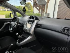 Pelēks Toyota Verso 2012 Jelgava, ar dzinēja tilpumu 2.00 L un nobraukumu 250 tūkst. km par 5450 €, foto 9 vietnē AUTOMOTO.COM.LV