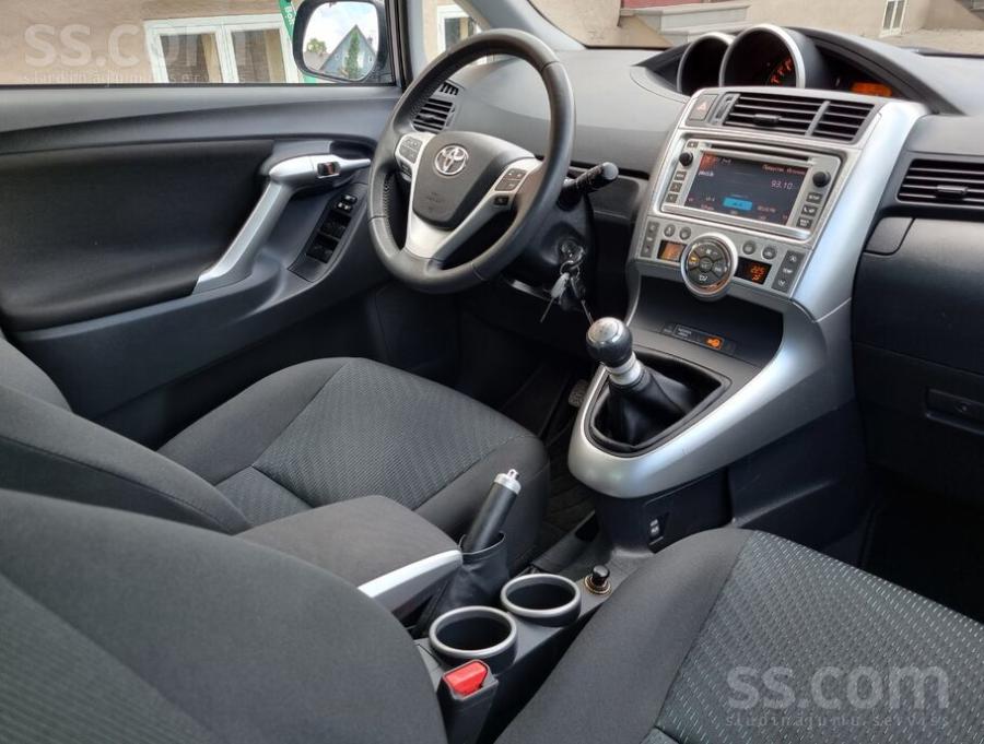Pelēks Toyota Verso 2012 Jelgava, ar dzinēja tilpumu 2.00 L un nobraukumu 228 tūkst. km par 3850 €, foto 16 vietnē AUTOMOTO.COM.LV