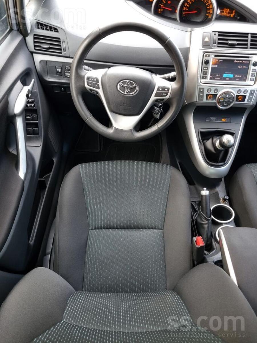 Pelēks Toyota Verso 2012 Jelgava, ar dzinēja tilpumu 2.00 L un nobraukumu 228 tūkst. km par 3850 €, foto 30 vietnē AUTOMOTO.COM.LV