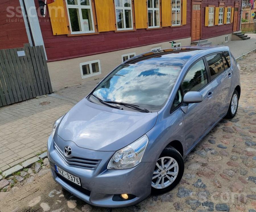 Grey Toyota Verso 2012 in Jelgava, with an engine capacity of 2.00 L and mileage of 228 thousand km for 6850 €, photo 2 on AUTOMOTO.COM.LV