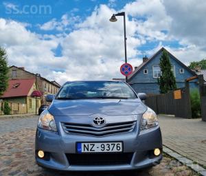 Grey Toyota Verso 2012 in Jelgava, with an engine capacity of 2.00 L and mileage of 228 thousand km for 6850 €, photo 6 on AUTOMOTO.COM.LV