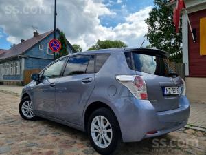 Grey Toyota Verso 2012 in Jelgava, with an engine capacity of 2.00 L and mileage of 228 thousand km for 6850 €, photo 7 on AUTOMOTO.COM.LV