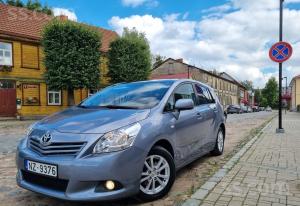 Grey Toyota Verso 2012 in Jelgava, with an engine capacity of 2.00 L and mileage of 228 thousand km for 6850 €, photo 10 on AUTOMOTO.COM.LV