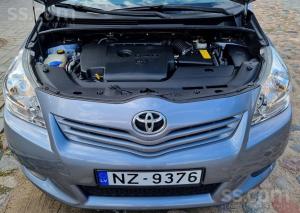 Grey Toyota Verso 2012 in Jelgava, with an engine capacity of 2.00 L and mileage of 228 thousand km for 6850 €, photo 34 on AUTOMOTO.COM.LV