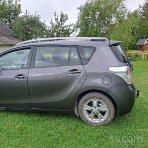 Pelēks Toyota Verso 2012 Daugavpils, ar dzinēja tilpumu 2.00 L un nobraukumu 190 tūkst. km par 5600 €, foto 2 vietnē AUTOMOTO.COM.LV