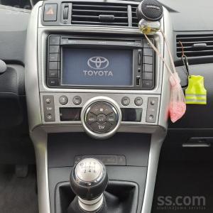 Pelēks Toyota Verso 2012 Daugavpils, ar dzinēja tilpumu 2.00 L un nobraukumu 190 tūkst. km par 5600 €, foto 9 vietnē AUTOMOTO.COM.LV